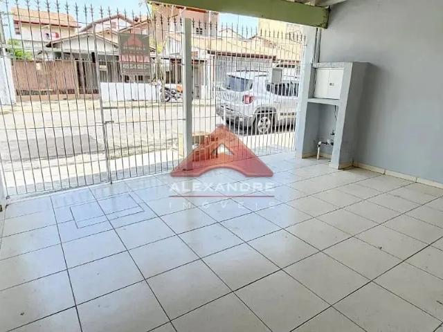 Casa para Aluguel com 2 quartos, 60 m² por R$ 1.900