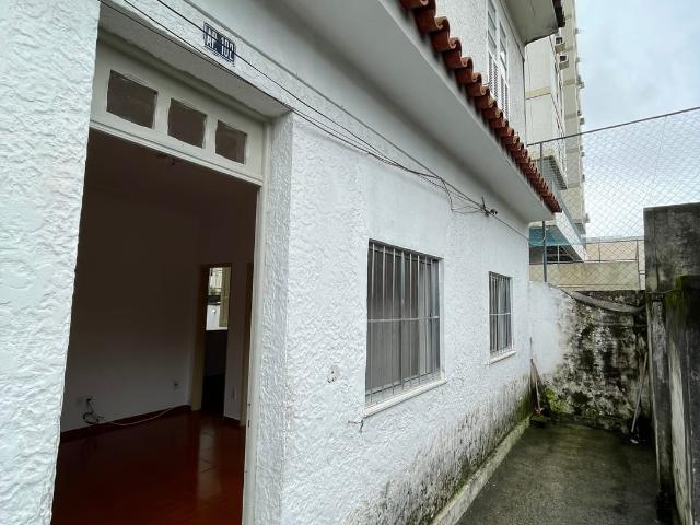 Casa para Aluguel com 2 quartos, 60 m² por R$ 1.200