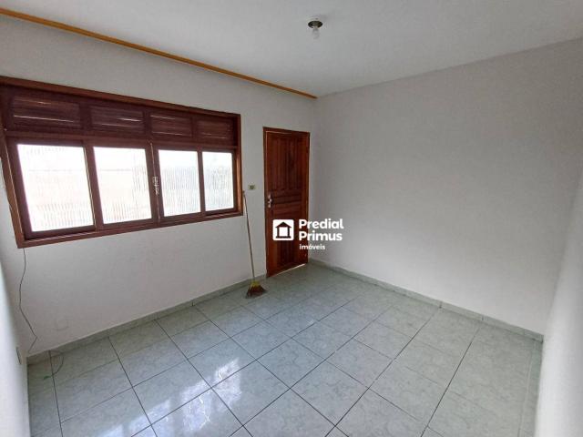Casa para Aluguel com 2 quartos, 60 m² por R$ 1.300