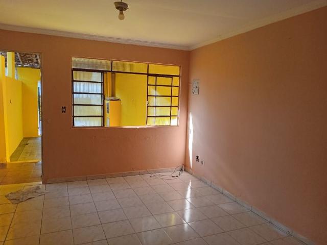 Casa para Aluguel com 2 quartos, 60 m² por R$ 1.300
