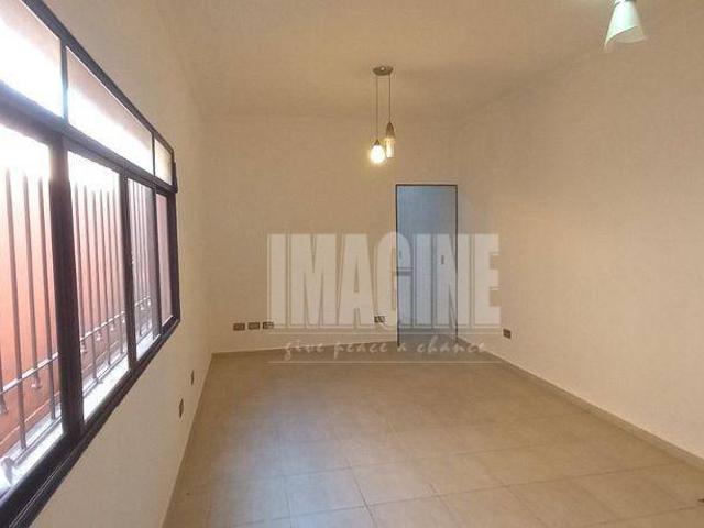 Casa para Aluguel com 2 quartos, 75 m² por R$ 3.150
