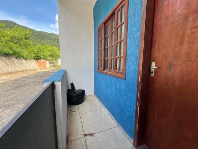 Casa para Aluguel com 2 quartos, 75 m² por R$ 1.300