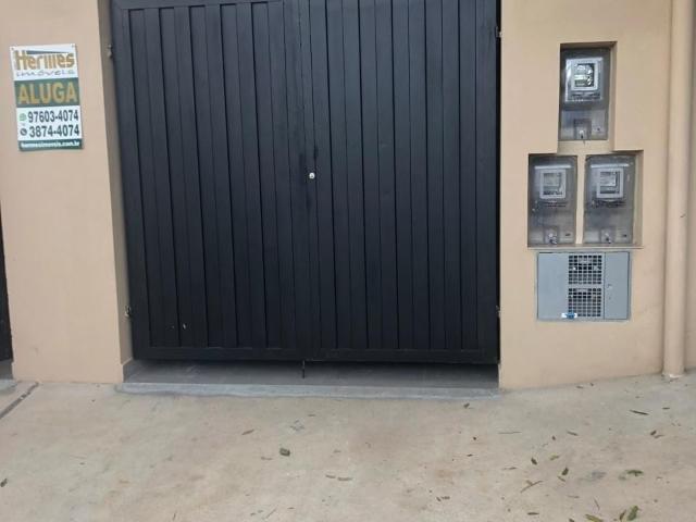 Casa para Aluguel com 2 quartos, 75 m² por R$ 2.000