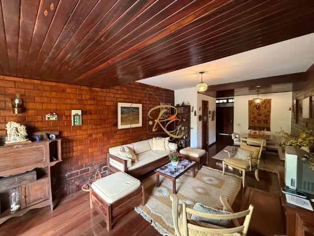 Casa para Aluguel com 2 quartos, 77 m² por R$ 2.500