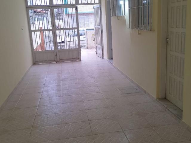 Casa para Aluguel com 2 quartos, 79 m² por R$ 2.250