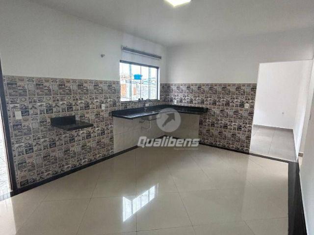 Casa para Aluguel com 2 quartos, 70 m² por R$ 1.200