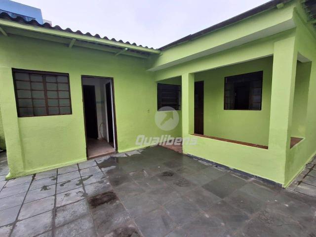 Casa para Aluguel com 2 quartos, 70 m² por R$ 2.500