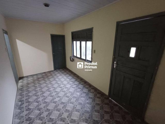 Casa para Aluguel com 2 quartos, 70 m² por R$ 700
