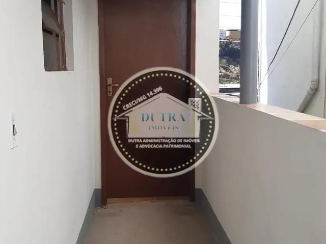 Casa para Aluguel com 2 quartos, 70 m² por R$ 900