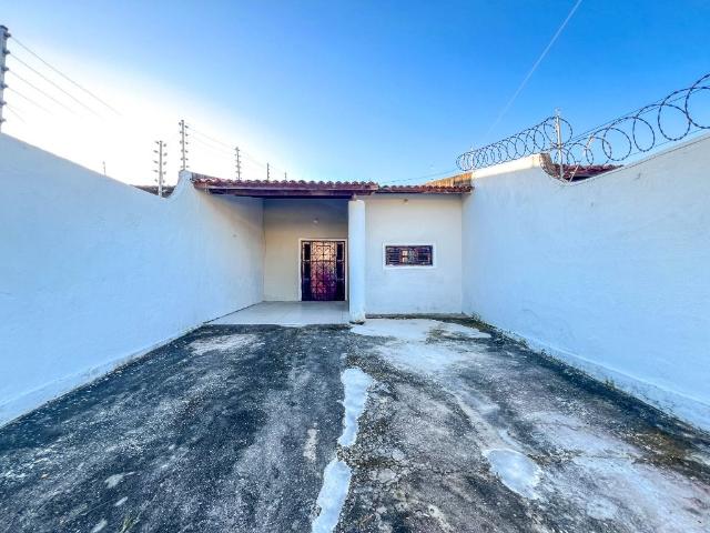 Casa para Aluguel com 2 quartos, 72 m² por R$ 1.500