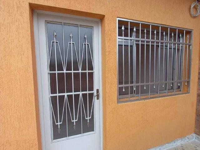 Casa para Aluguel com 2 quartos, 72 m² por R$ 2.300
