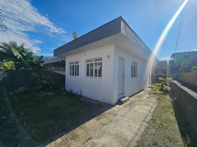 Casa para Aluguel com 2 quartos, 80 m² por R$ 3.000