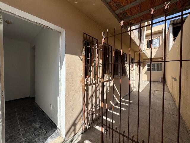 Casa para Aluguel com 2 quartos, 80 m² por R$ 1.600