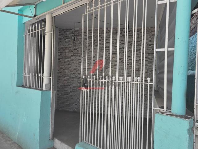Casa para Aluguel com 2 quartos, 80 m² por R$ 2.200