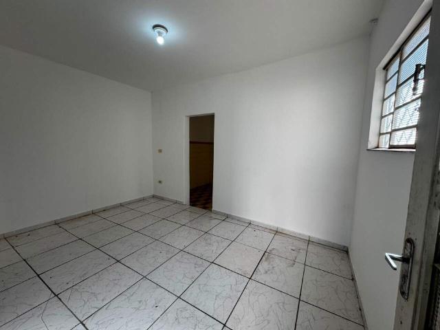 Casa para Aluguel com 2 quartos, 95 m² por R$ 1.400