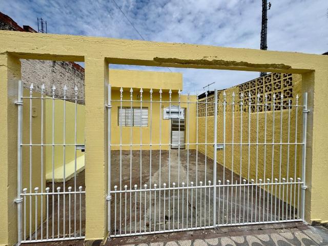 Casa para Aluguel com 2 quartos, 90 m² por R$ 1.450