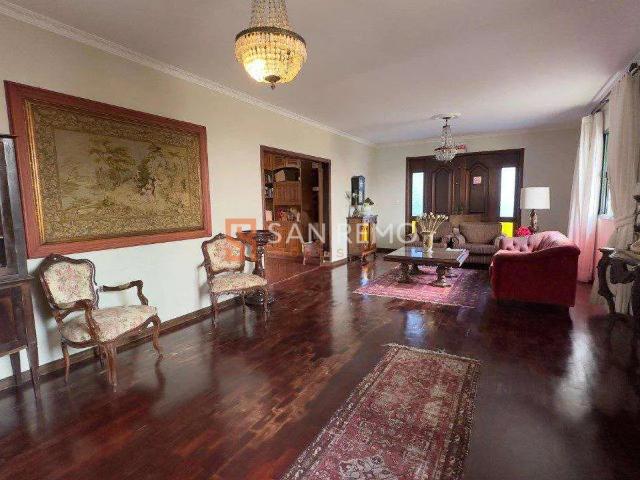 Casa para aluguel com 7 quartos, em Carvoeira com 328 m²