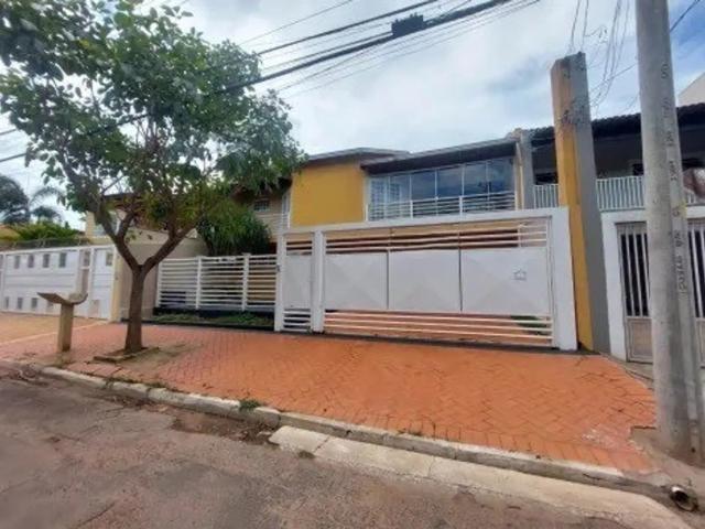 Casa para Aluguel com 4 quartos por R$ 4.500