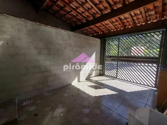 Casa para Aluguel com 4 quartos, 150 m² por R$ 1.900
