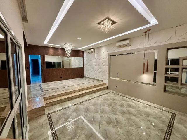 Casa para Aluguel com 4 quartos, 180 m² por R$ 4.700