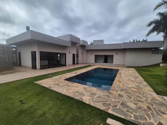 Casa para Aluguel com 4 quartos, 198 m² por R$ 7.000