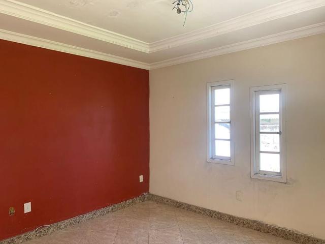 Casa para Aluguel com 4 quartos, 240 m² por R$ 4.000