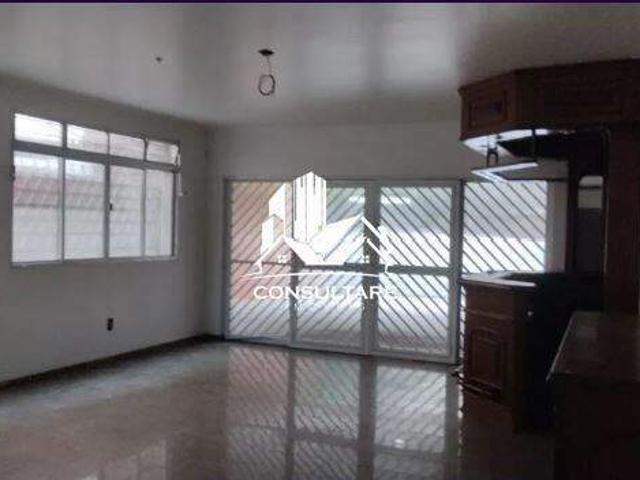 Casa para Aluguel com 4 quartos, 248 m² por R$ 8.800
