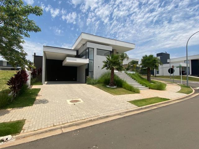 Casa para Aluguel com 4 quartos, 250 m² por R$ 18.040