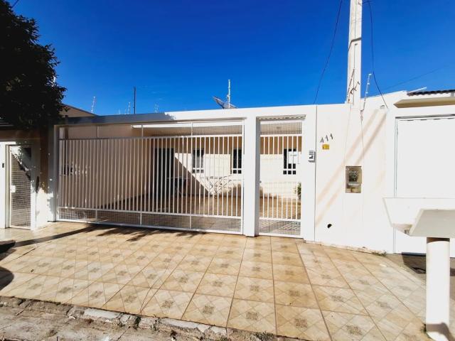 Casa para Aluguel com 4 quartos, 250 m² por R$ 3.000