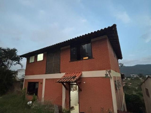 Casa para Aluguel com 4 quartos, 250 m² por R$ 6.800