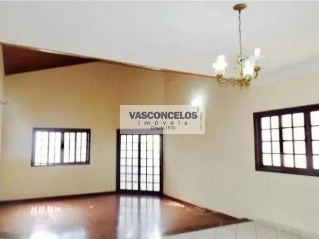 Casa para Aluguel com 4 quartos, 250 m² por R$ 9.000