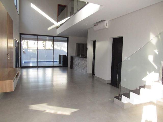 Casa para Aluguel com 4 quartos, 256 m² por R$ 12.500