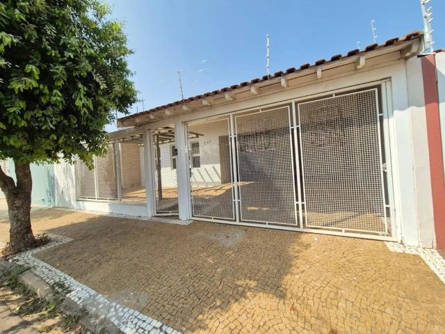 Casa para Aluguel com 4 quartos, 260 m² por R$ 3.600