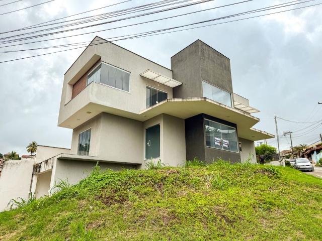 Casa para Aluguel com 4 quartos, 260 m² por R$ 4.400