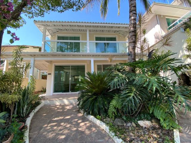 Casa para Aluguel com 4 quartos, 261 m² por R$ 5.500