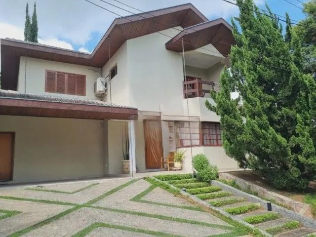 Casa para Aluguel com 4 quartos, 275 m² por R$ 12.000