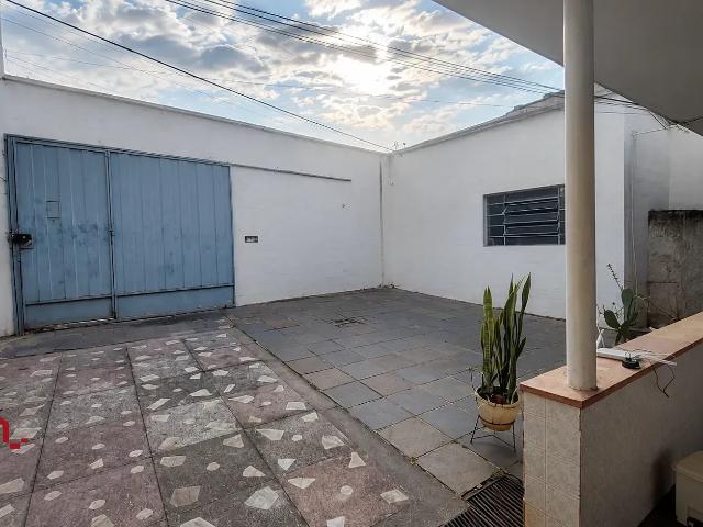 Casa para Aluguel com 4 quartos, 280 m² por R$ 3.600