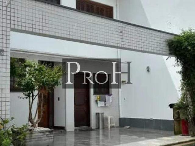 Casa para Aluguel com 4 quartos, 204 m² por R$ 6.900