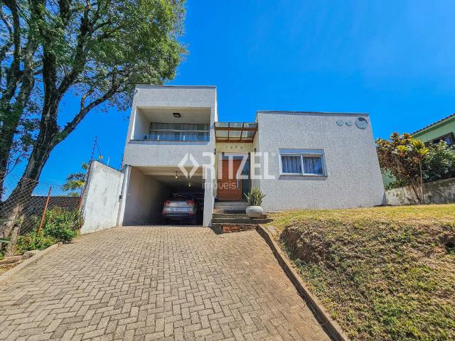 Casa para Aluguel com 4 quartos, 211 m² por R$ 4.800