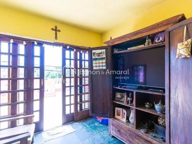 Casa para Aluguel com 4 quartos, 214 m² por R$ 7.500