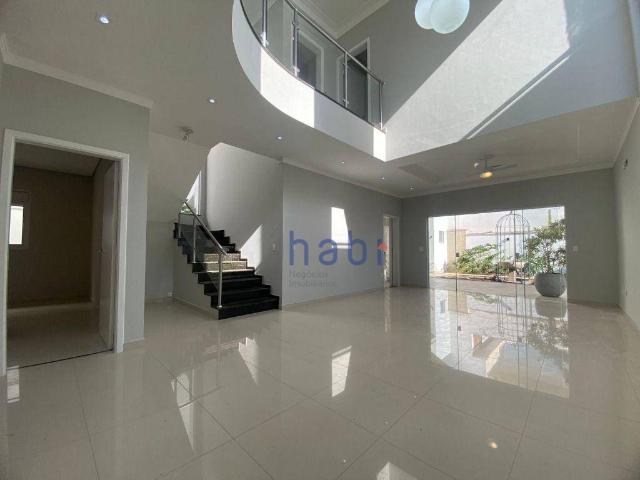 Casa para Aluguel com 4 quartos, 230 m² por R$ 12.000