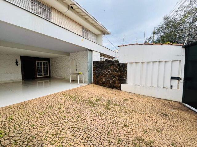 Casa para Aluguel com 4 quartos, 343 m² por R$ 4.690