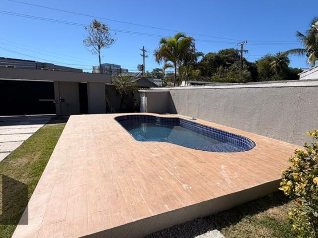 Casa para Aluguel com 4 quartos, 342 m² por R$ 20.000