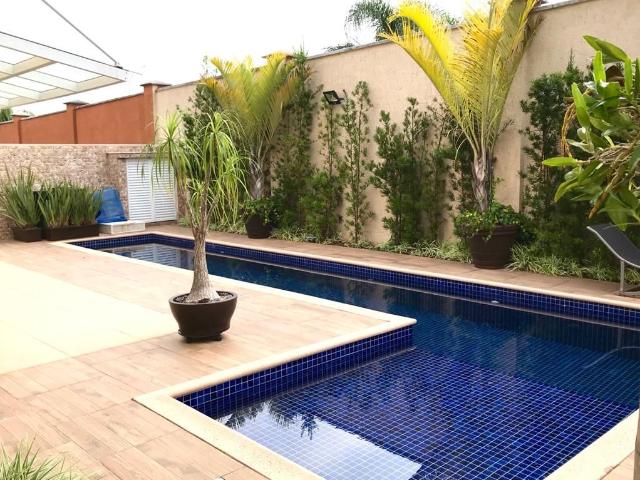 Casa para Aluguel com 4 quartos, 350 m² por R$ 25.000