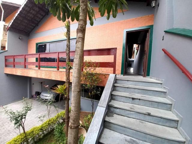 Casa para Aluguel com 4 quartos, 350 m² por R$ 6.600