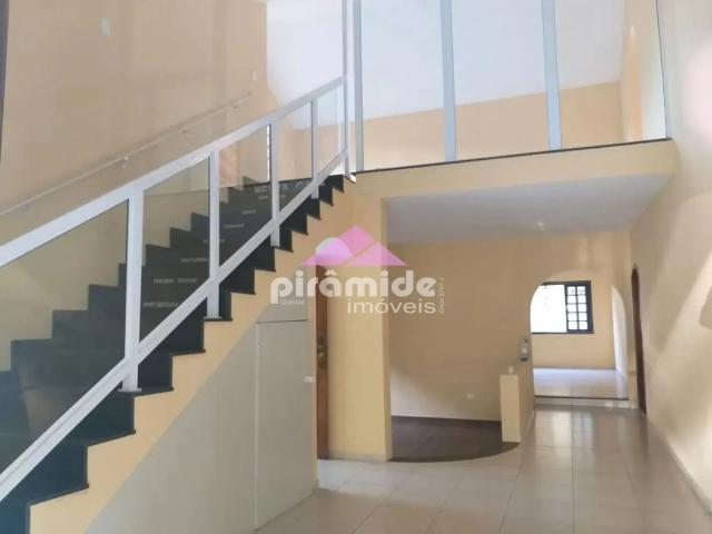 Casa para Aluguel com 4 quartos, 369 m² por R$ 8.000