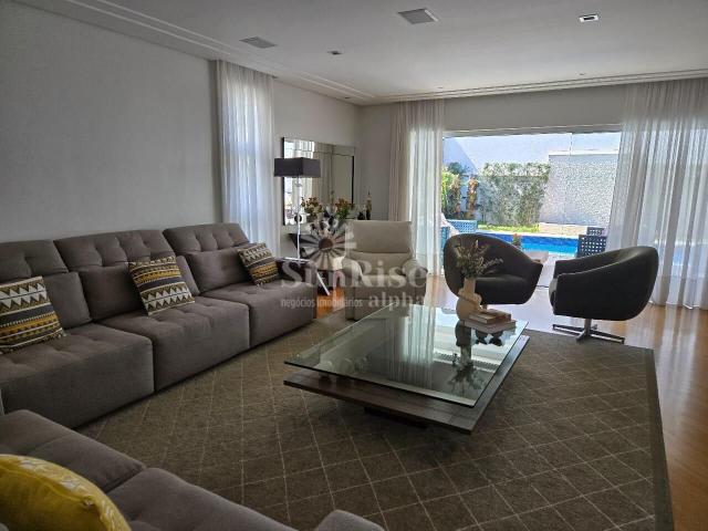 Casa para Aluguel com 4 quartos, 370 m² por R$ 30.000