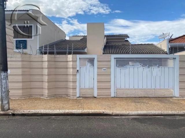 Casa para Aluguel com 4 quartos, 380 m² por R$ 3.800