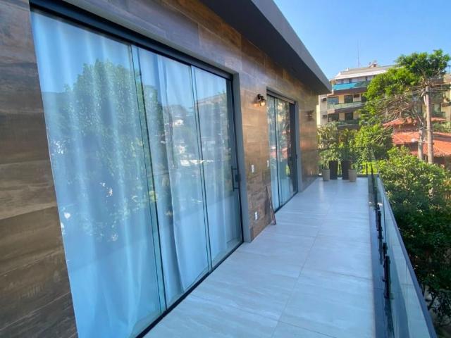Casa para Aluguel com 4 quartos, 300 m² por R$ 7.800