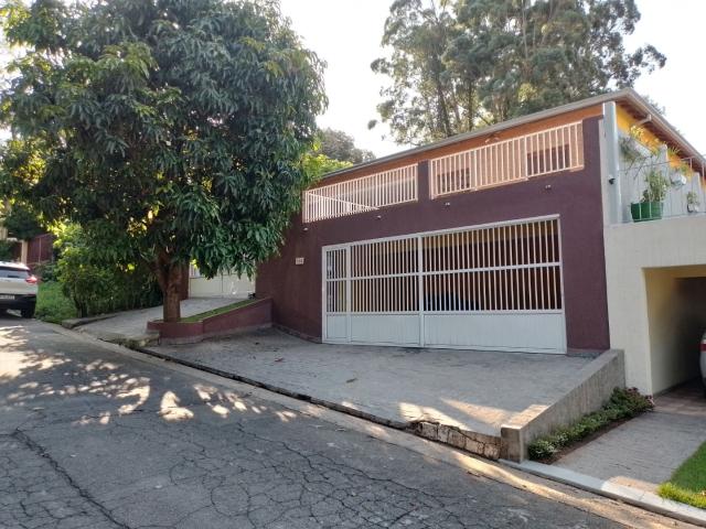 Casa para Aluguel com 4 quartos, 308 m² por R$ 7.500